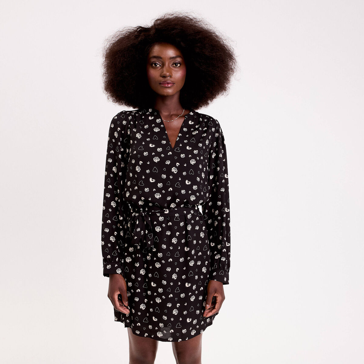 Robe droite courte col v manches longues noir femme | Vibs