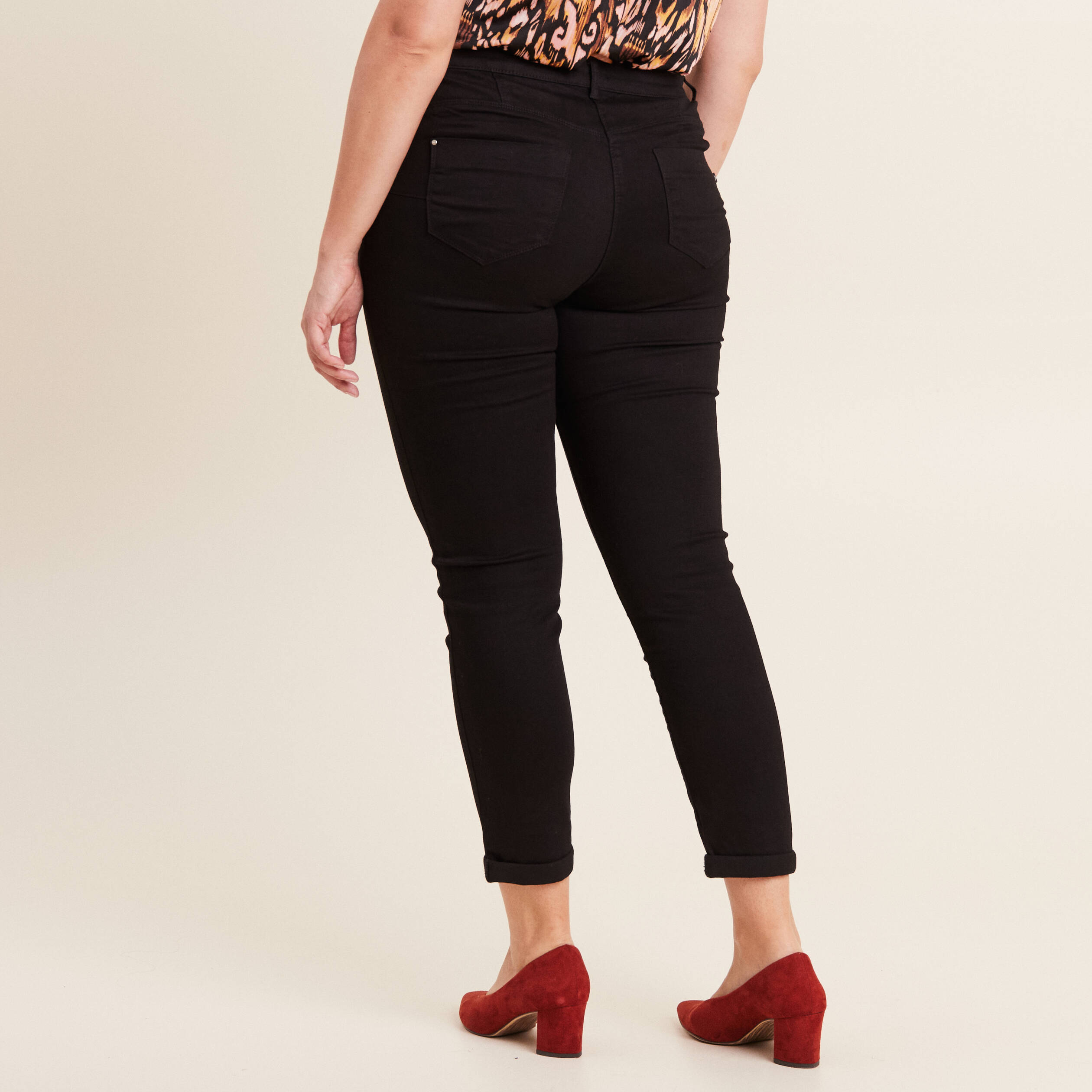 Jean ajusté taille standard 7/8ème noir femme | Vibs