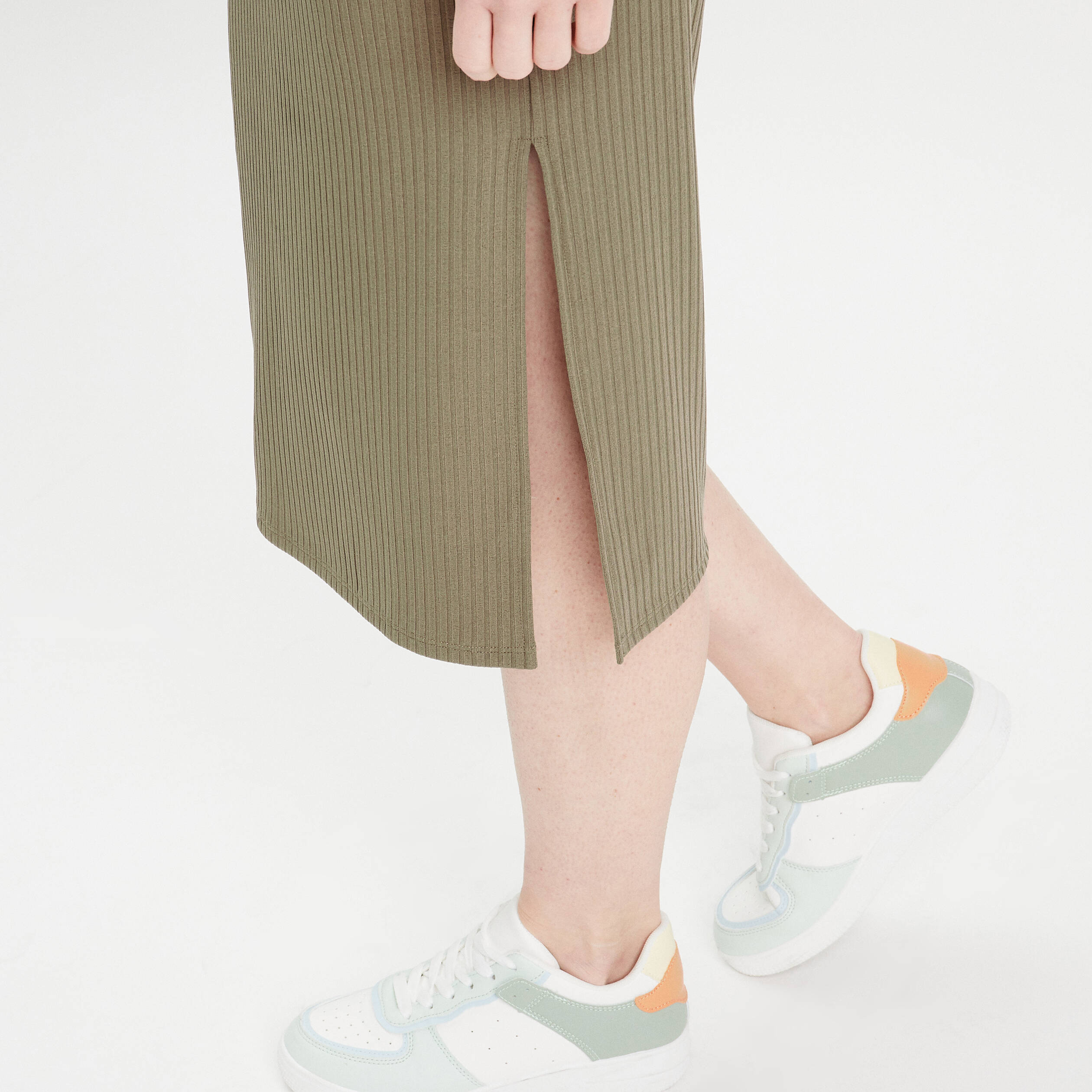 Robe tricot midi côtelée vert kaki femme | Vibs