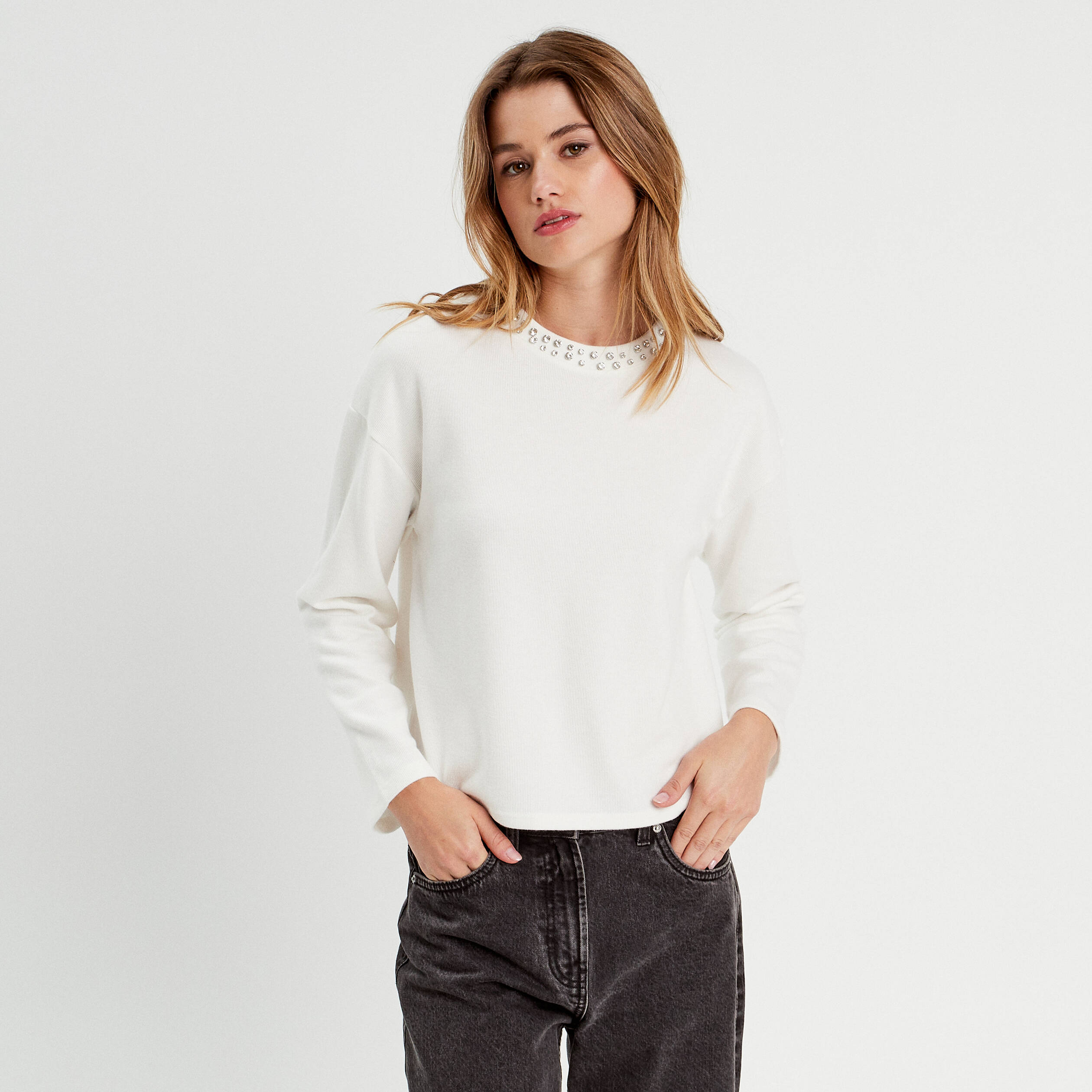 T-shirt col détails bijoux ecru femme | Vibs