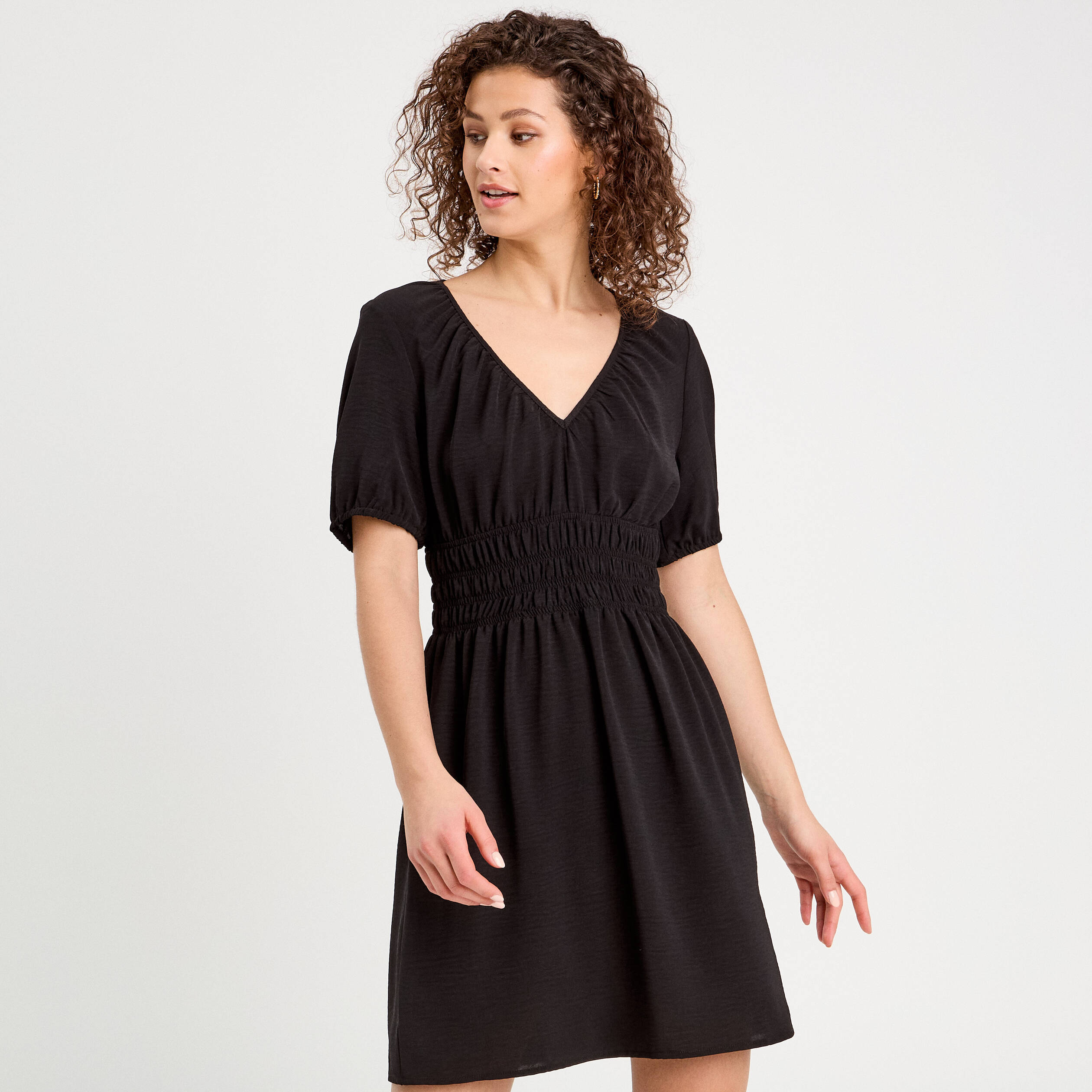 Robe évasée fluide noir femme | Vibs