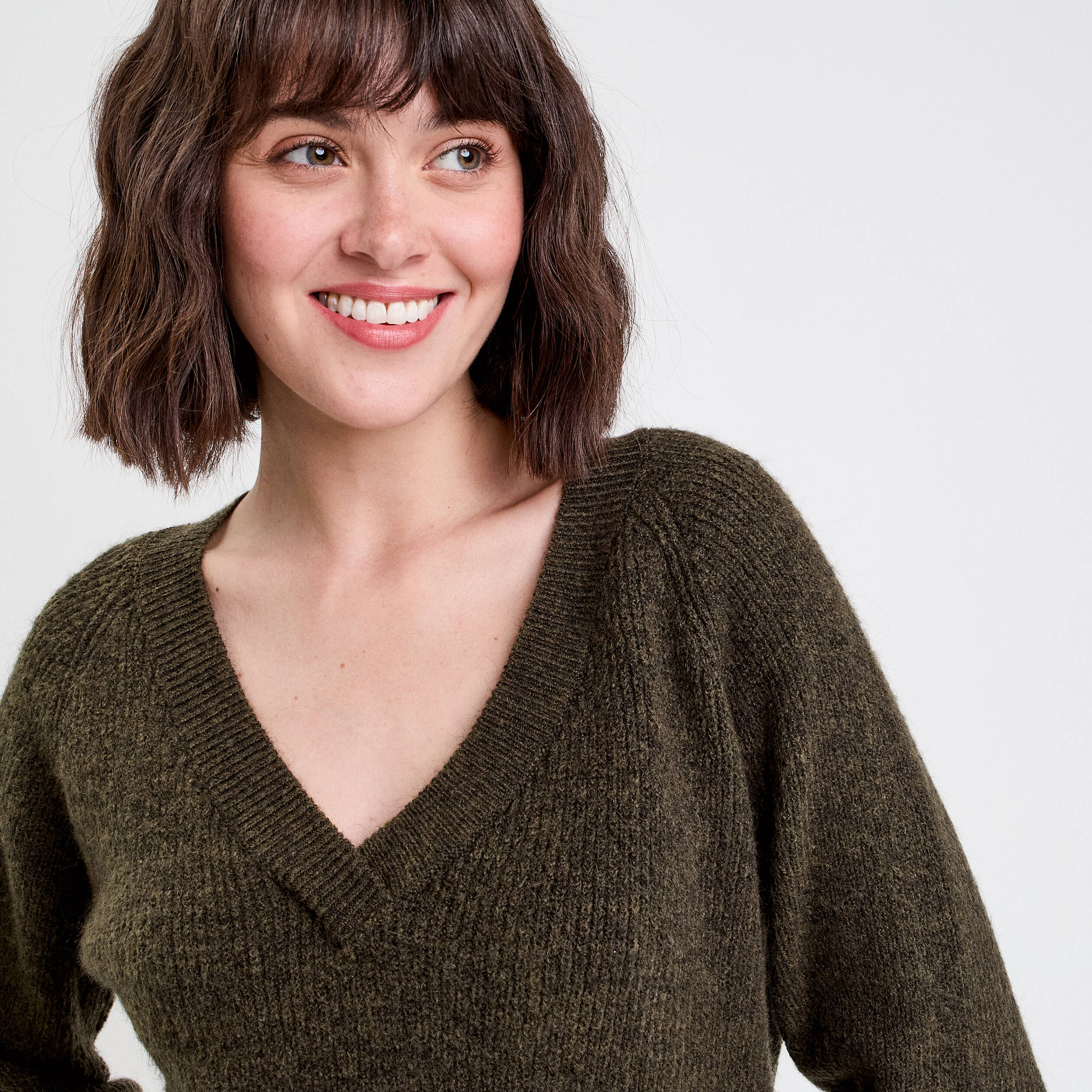 Pull avec col en V vert kaki femme | Vibs