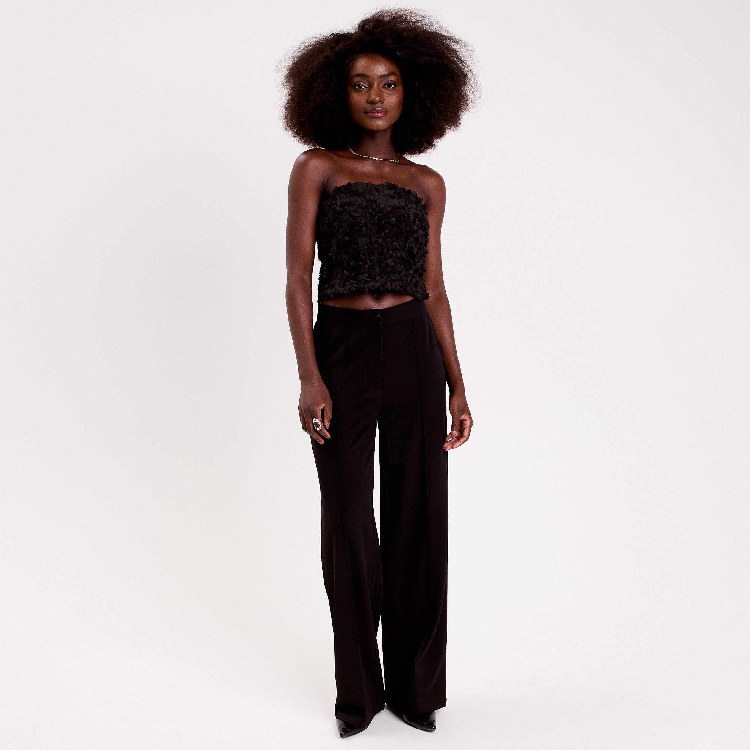 Bustier cropped fleurs en relief noir femme | Vibs